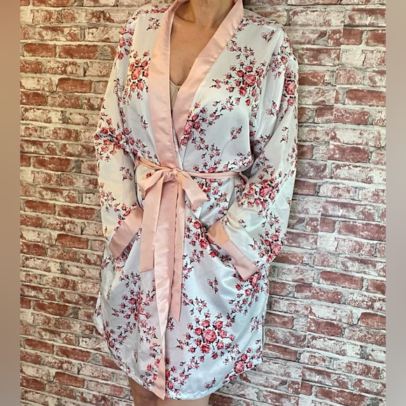 Morgan Lane | Intimates & Sleepwear | Floral Loungewear Robe Wpockets ...